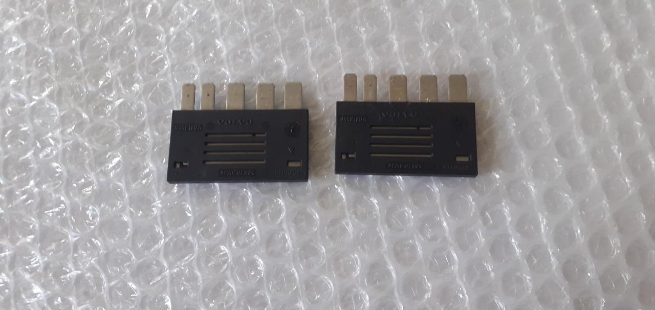 2 Relais , Fusibles Volvo 9442190A à vendre