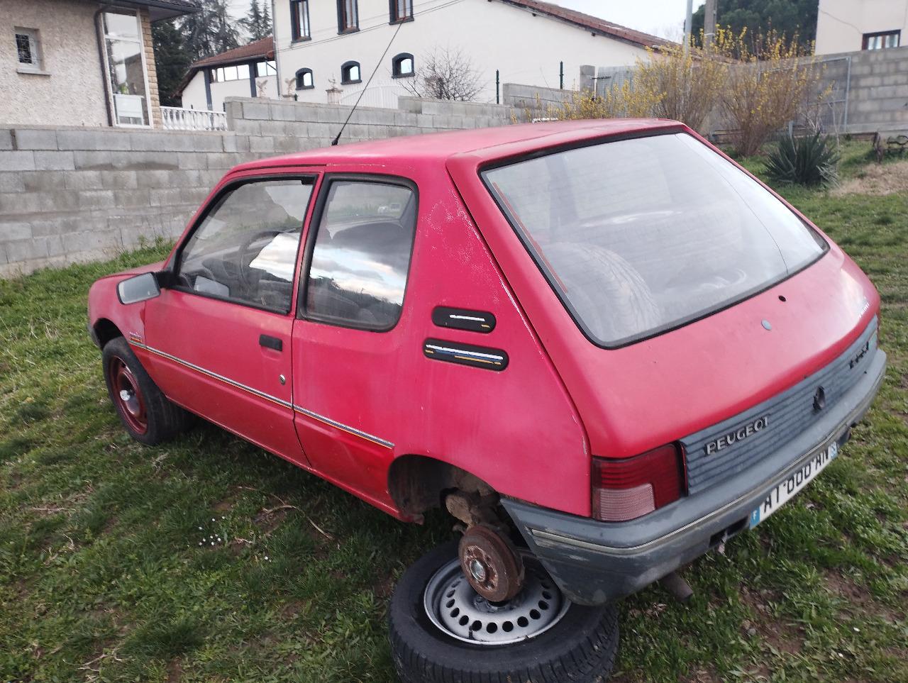 Lot de pièces PEUGEOT 205 Junior à vendre
