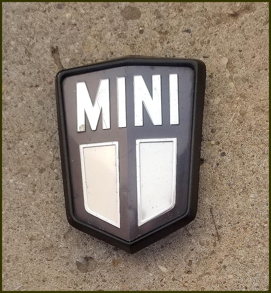 Badge capot gris/noir AUSTIN MINI 69/96 à vendre