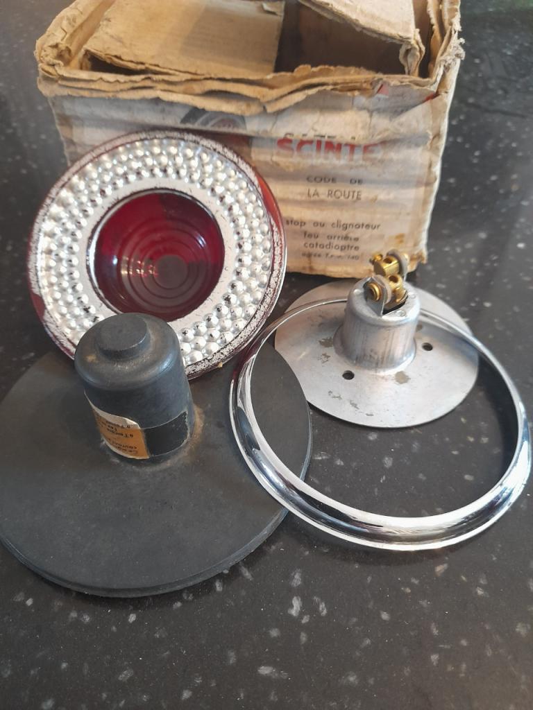 Feux arrière / catadioptre Scintex TPV 140 à vendre