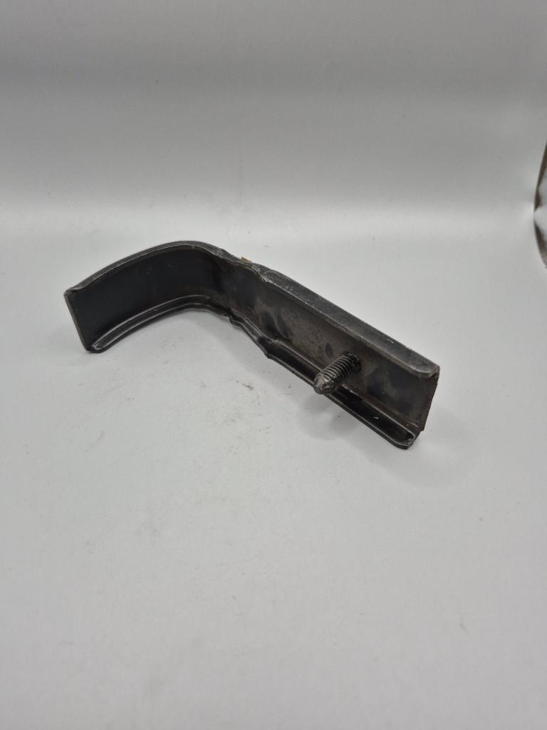 Fixation Pare Choc AV Peugeot 505 à vendre