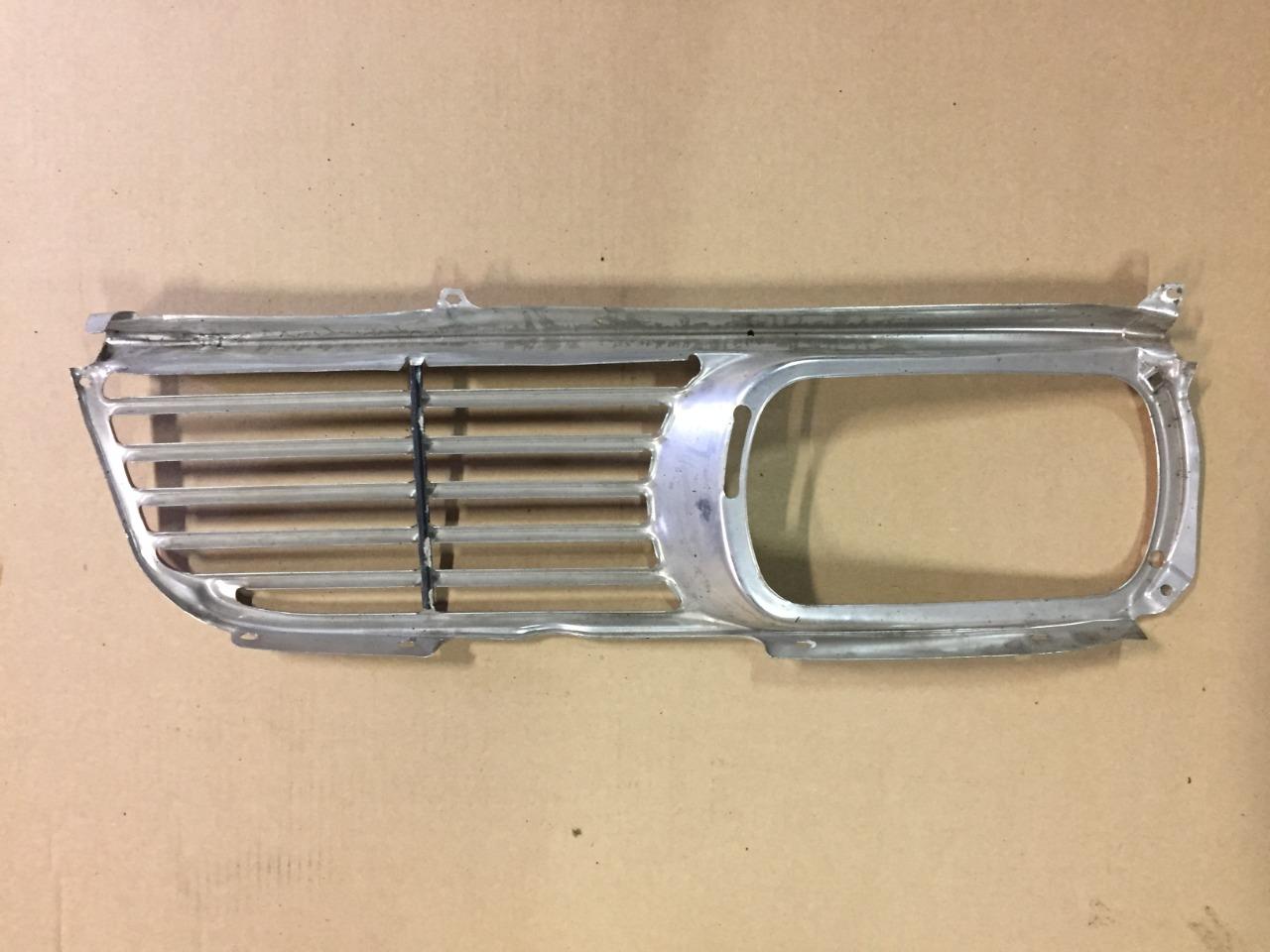 1/2 CALANDRE RENAULT 16 (R16) L-TL-TS à vendre