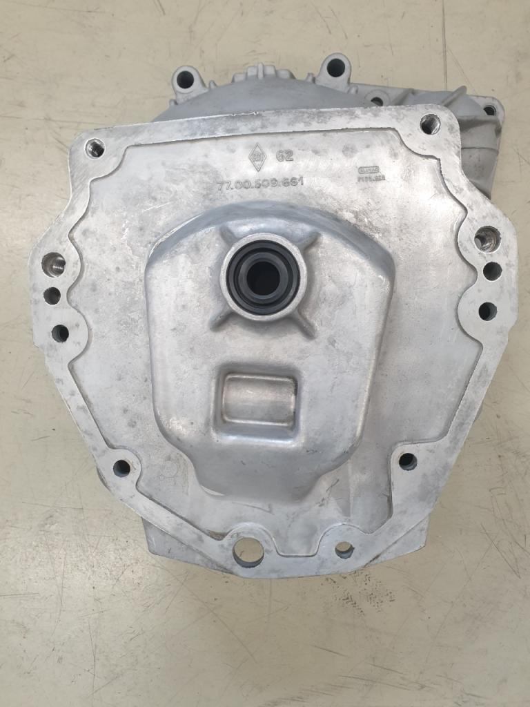 CLOCHE BOITE DE VITESSES RENAULT 8 à vendre