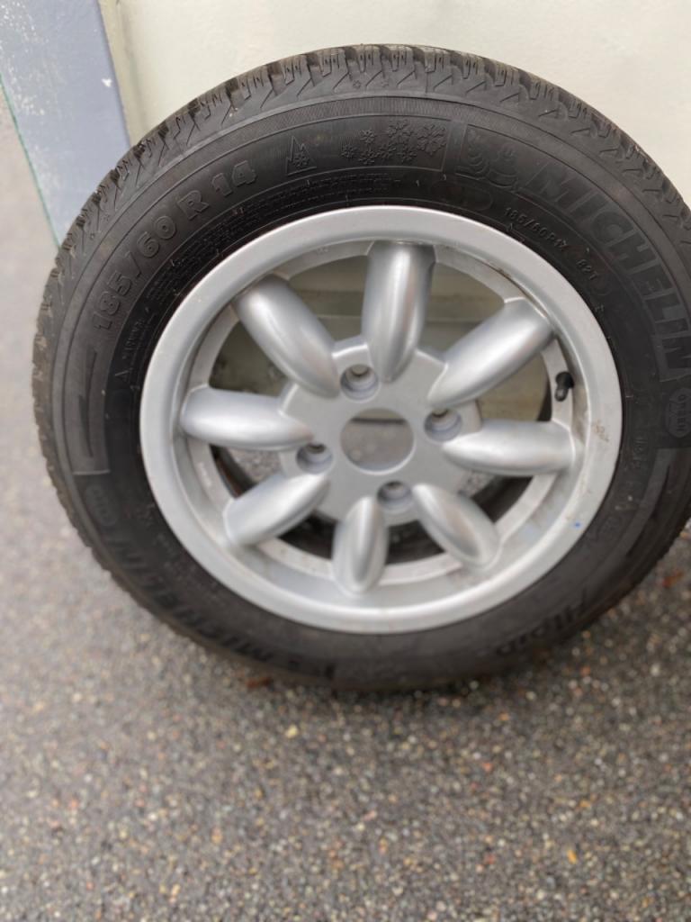 4 pneus neige Michelin Alpin 185/50 R14 sur jantes à vendre