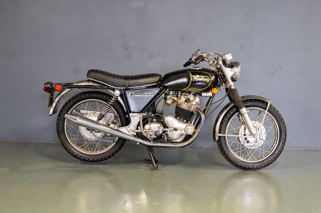 Norton 750 Commando Roadster de 1973 à vendre - moto ancienne de collection