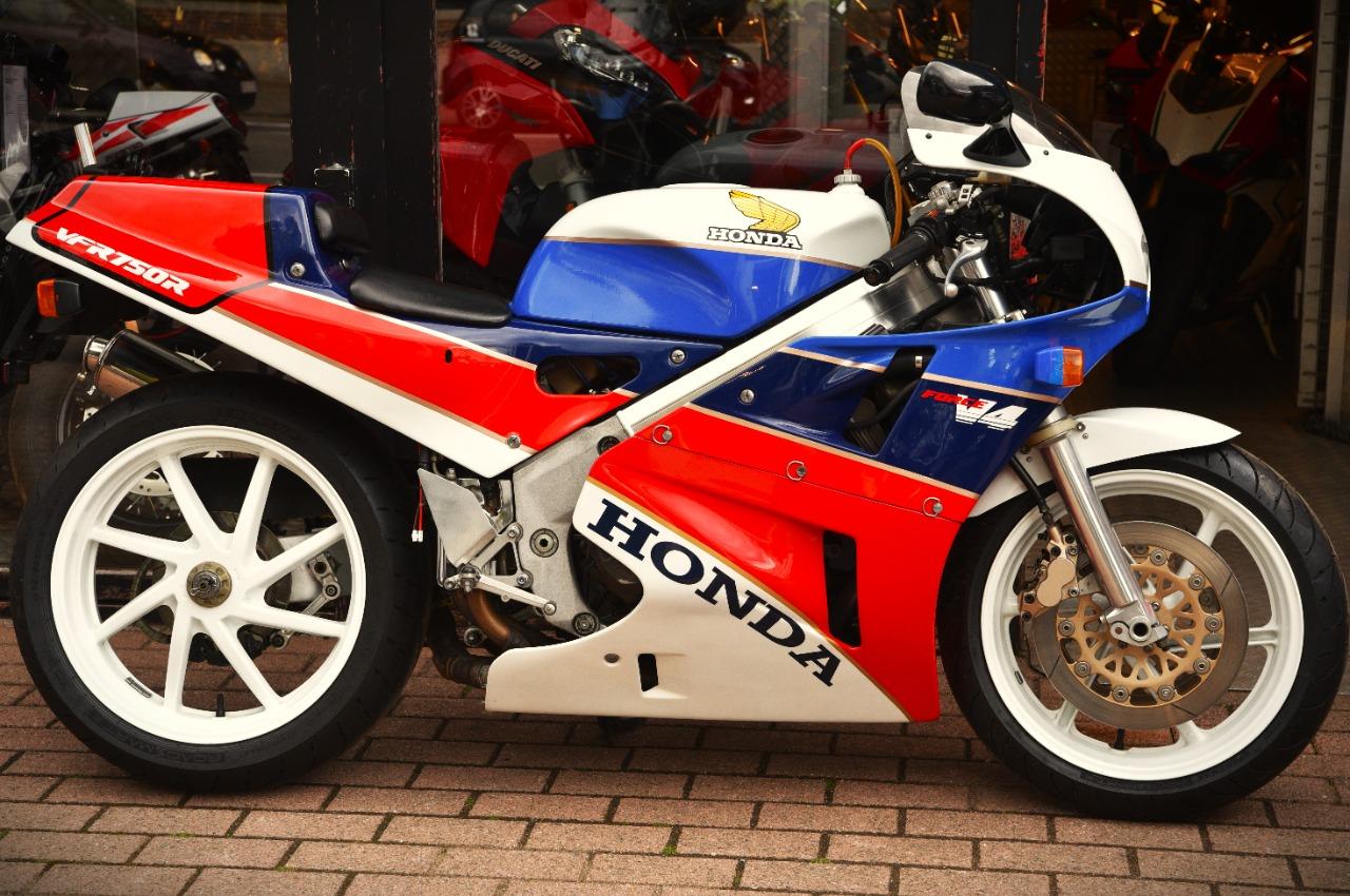 Honda VFR 750 VFR 750 R RC30 de 1987 à vendre - moto ancienne de collection