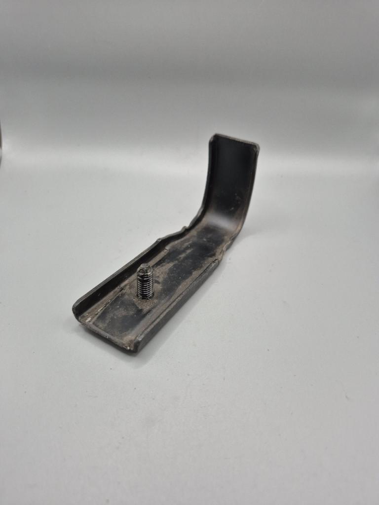 Fixation Pare Choc AV Peugeot 505 à vendre