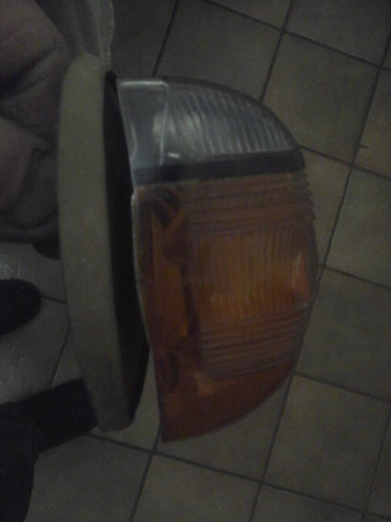 Feu latéral MERCEDES Unimog à vendre