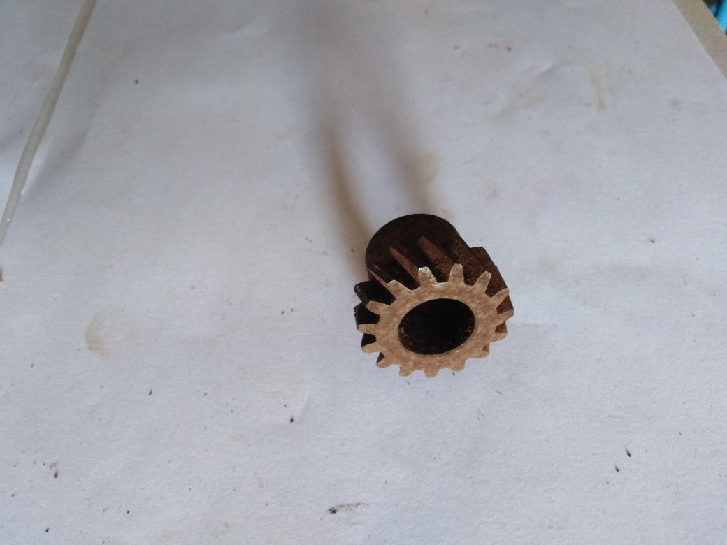Pignon hélicoïdal 15 dents à vendre